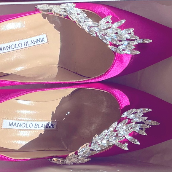 Manolo Blahnik | Shoes | Manolo Blanik Pink Pumps 35crystal Accents Per ...